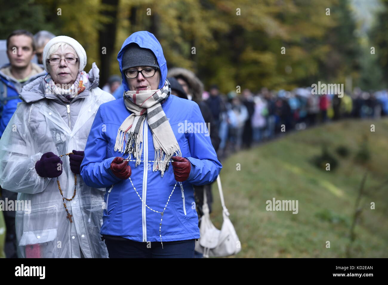 Hundreds of Polish pilgrims pray during the procession at the Polish ...
