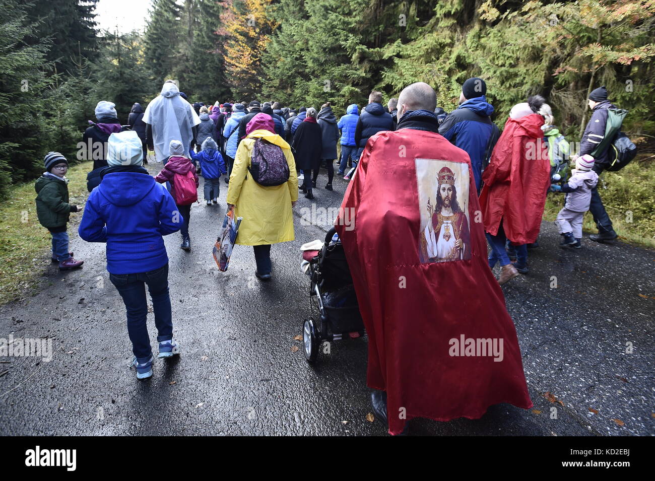 Hundreds of Polish pilgrims pray during the procession at the Polish ...