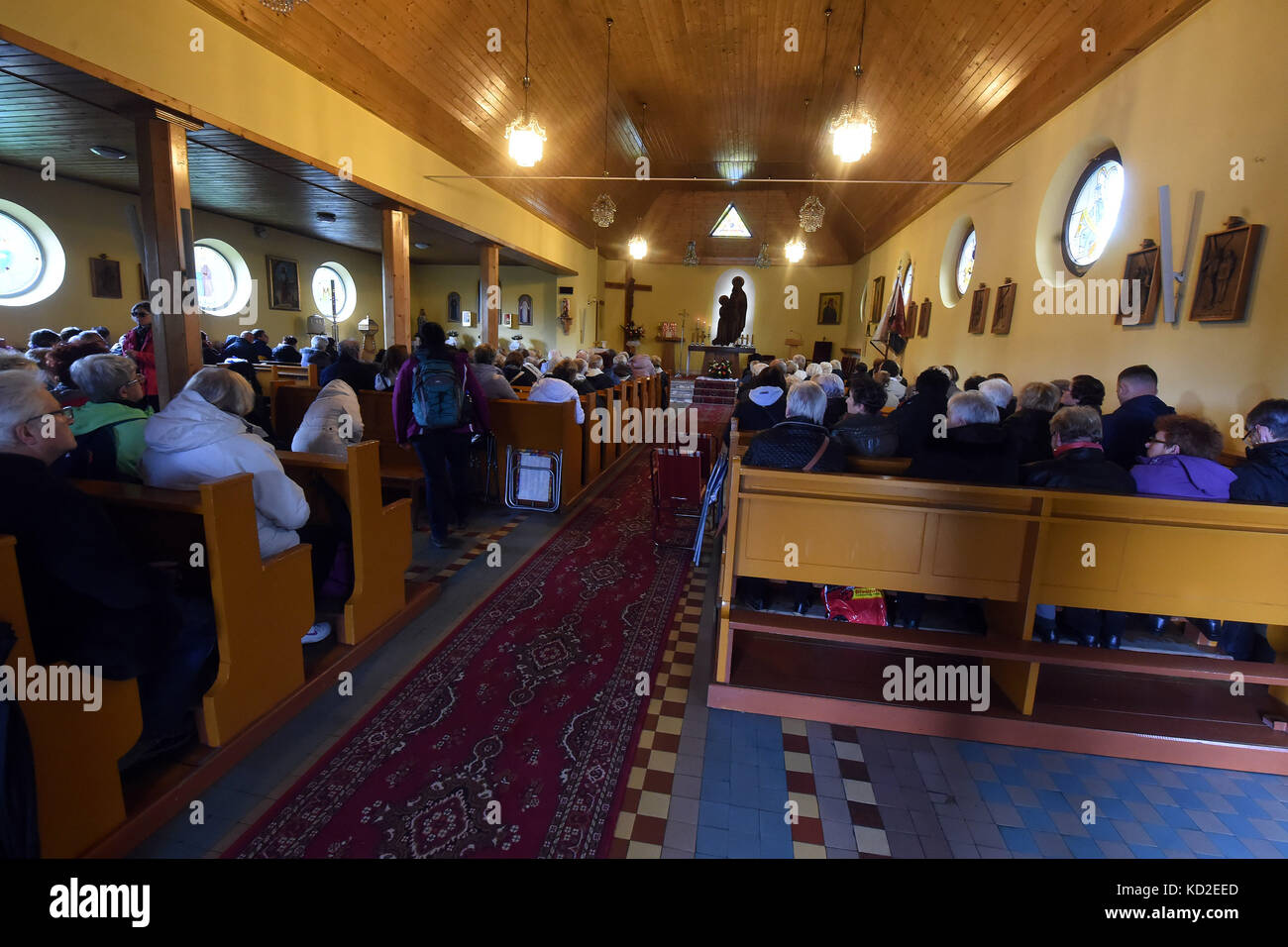 Hundreds of Polish pilgrims prayed during the unusual event Rosary on ...