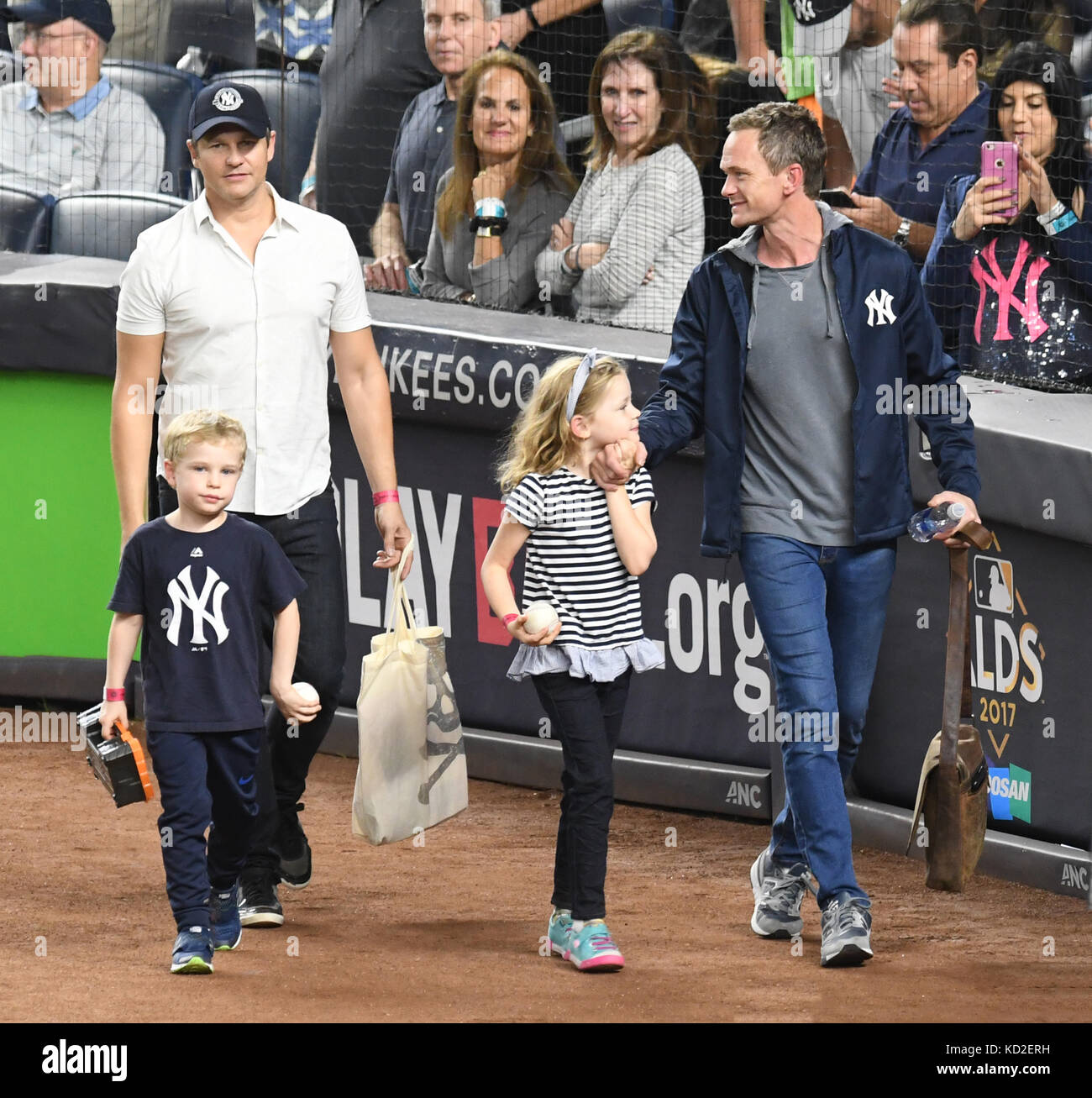 Neil patrick harris david burtka kids hi-res stock photography and ...