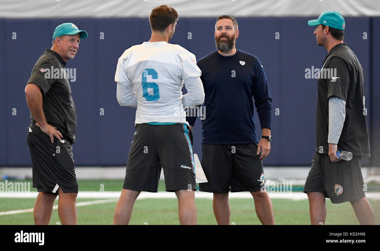 Davie, FL, USA. 15th Aug, 2017. fl-sp-dolphins-20171009-5-ng (left ...