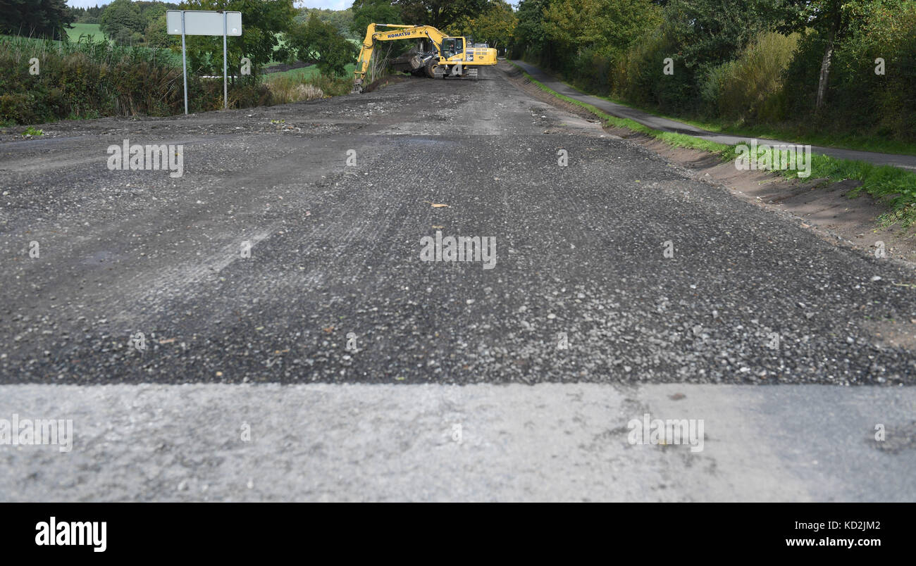 Bergen, Germany. 6th Oct, 2017. Construction machinery at work on the ...