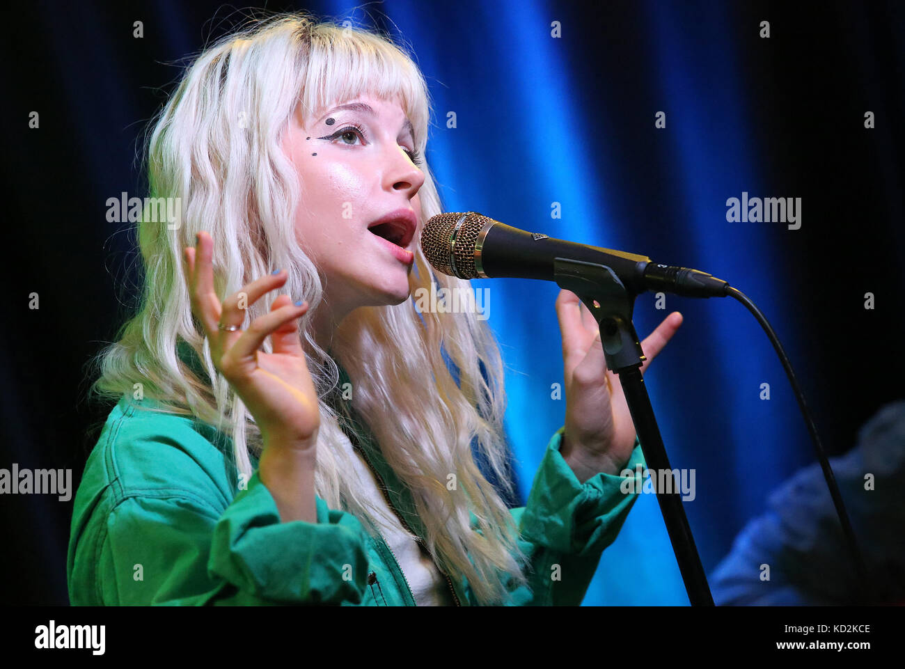 Bala Cywyd, PA, USA. 9th Oct, 2017. Paramore visit Radio 104.5 ...