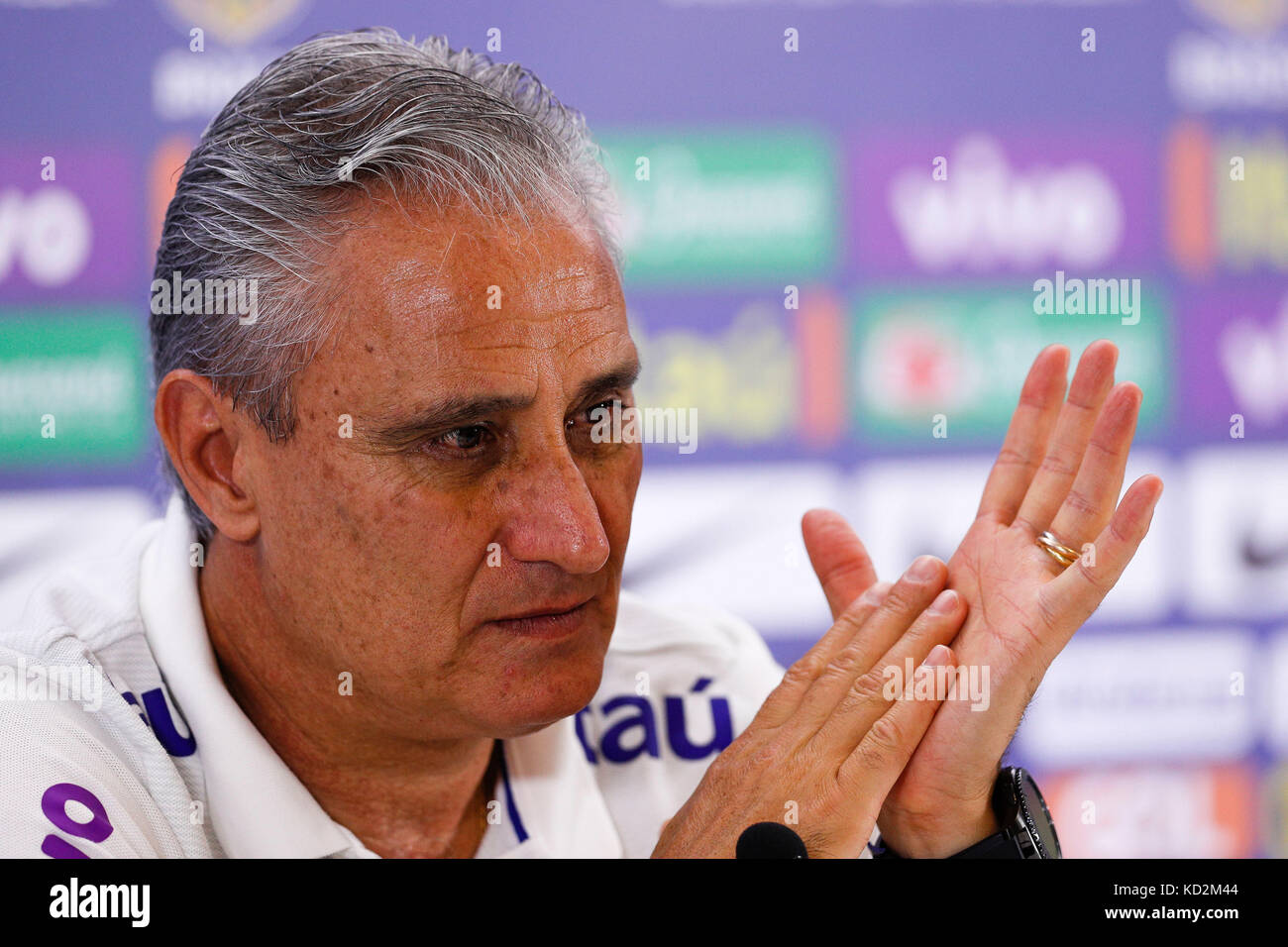 SÃO PAULO, SP - 09.10.2017: TREINO DA SELEÇÃO BRASILEIRA - The coach ...