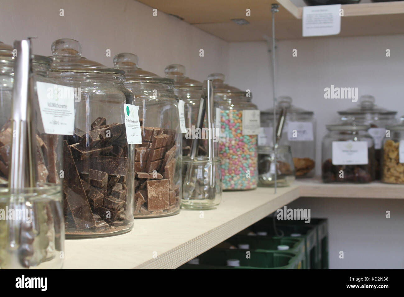 Hamburg, Germany. 5th Sep, 2017. Sweets on a shelf at the Stueckgut ...