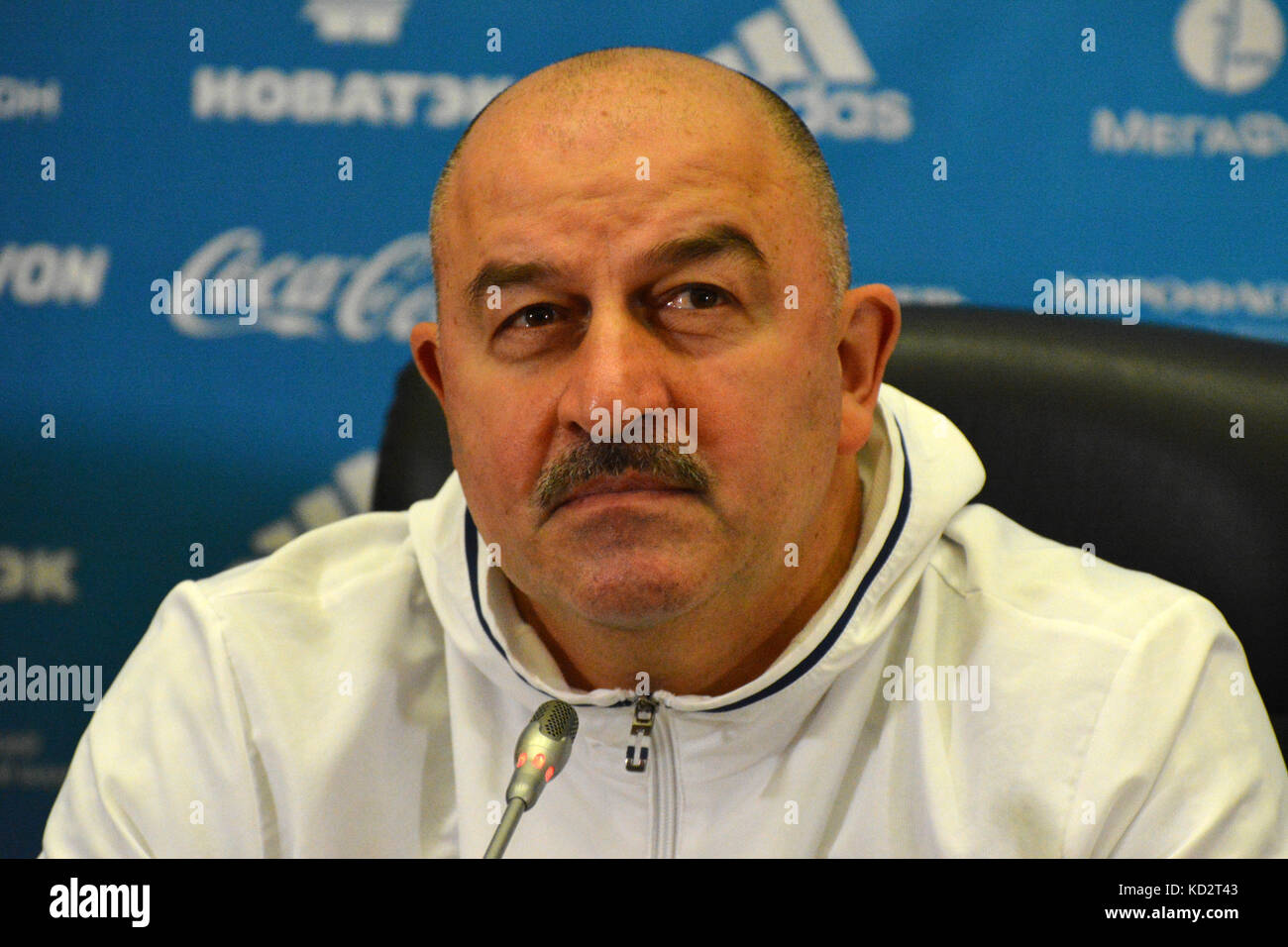 Kazan, Russia. 9th Oct, 2017. Russian national football team coach ...