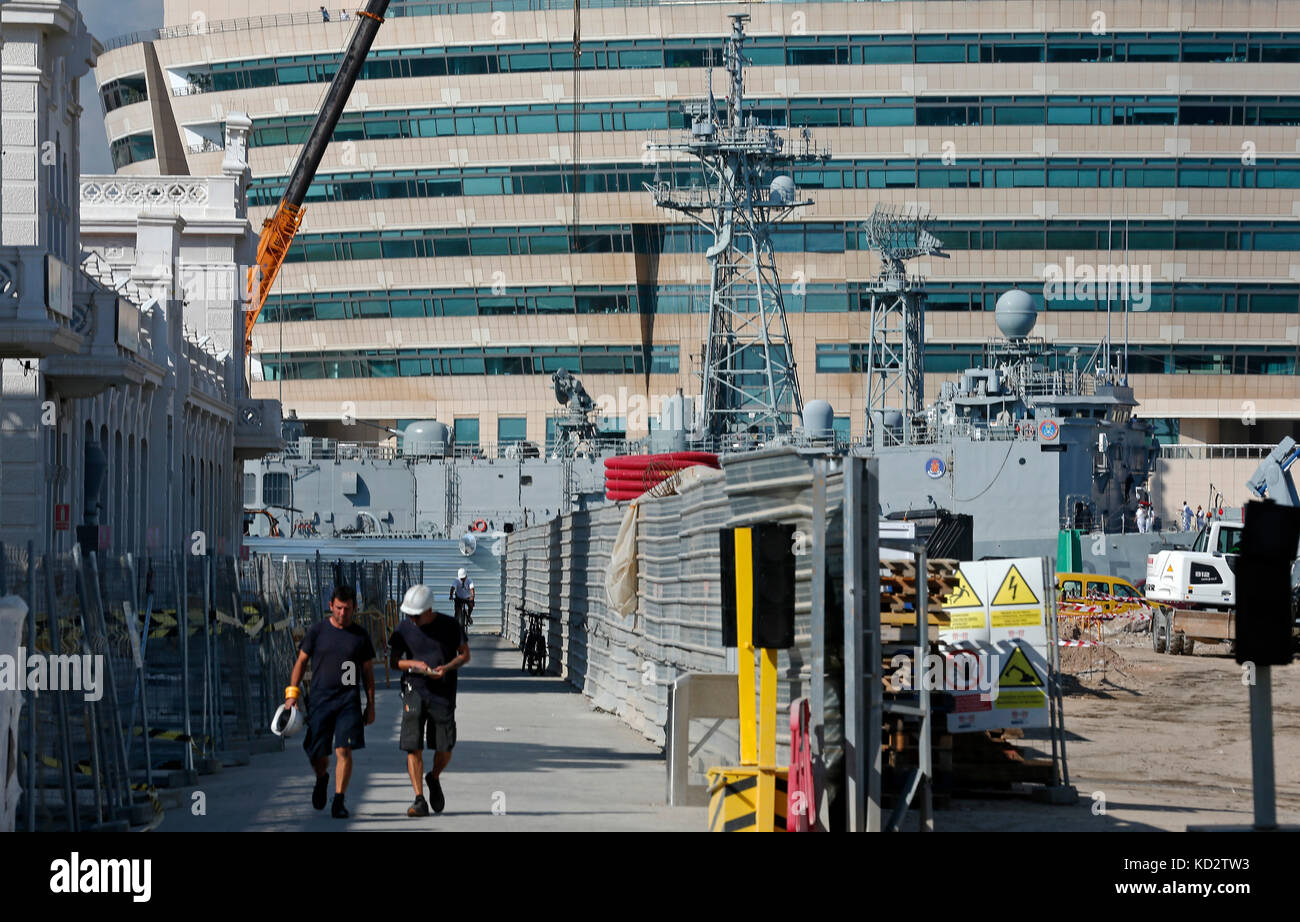 Barcelona, Spain. 10th Oct, 2017. The destroyer ship "Navarra" arrives ...