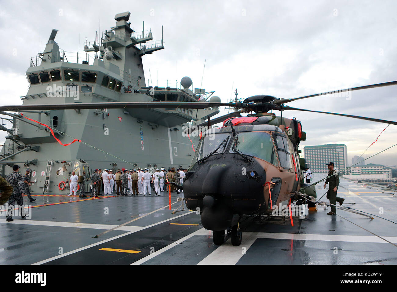 Hmas adelaide hi-res stock photography and images - Alamy