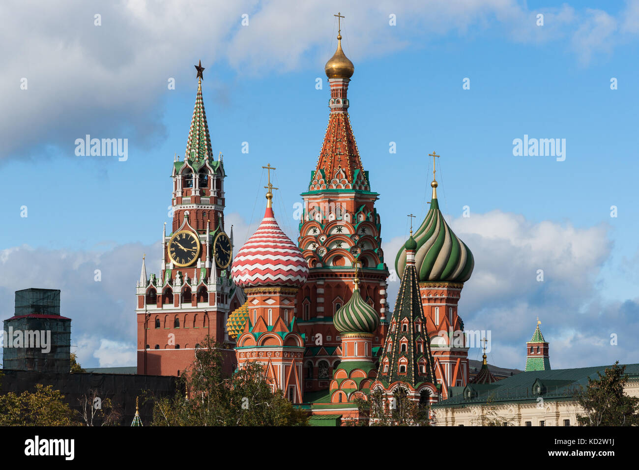 Russian weather, Moscow, Russia. 10th Oct, 2017. Partly cloudy morning ...