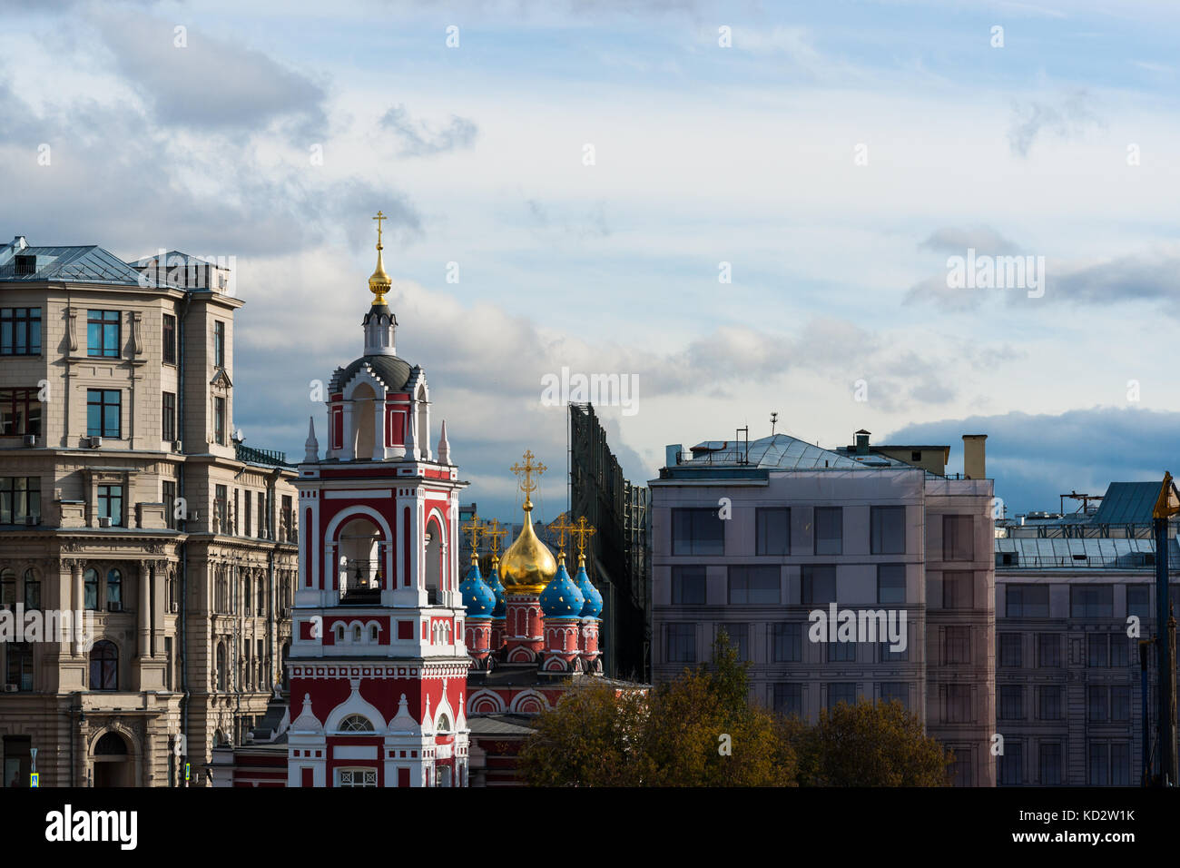 Russian weather, Moscow, Russia. 10th Oct, 2017. Partly cloudy morning ...