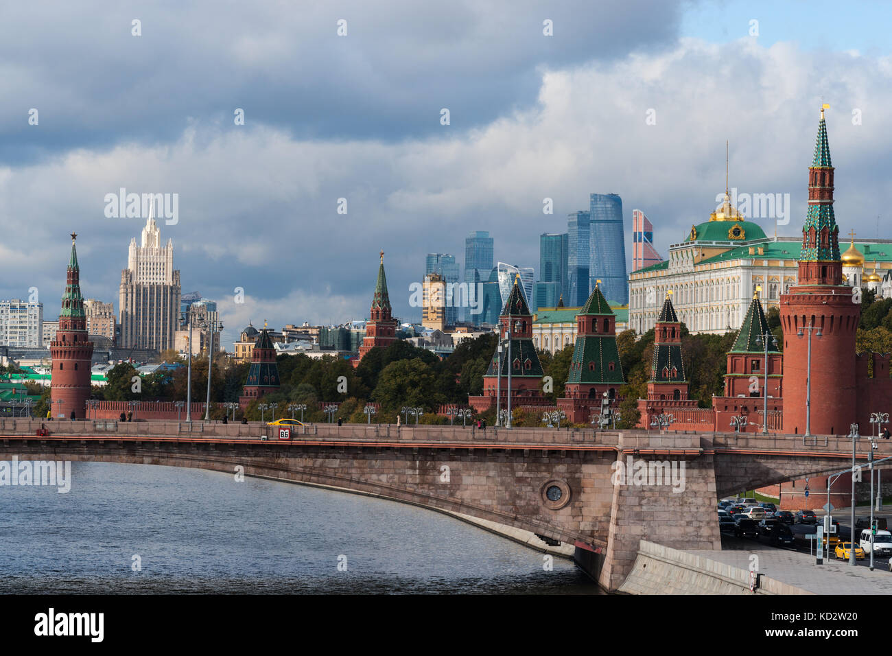 Russian weather, Moscow, Russia. 10th Oct, 2017. Partly cloudy morning ...