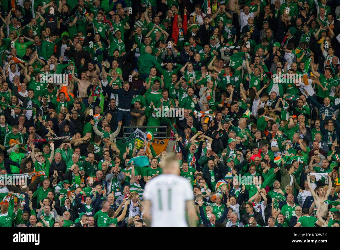 Cardiff city fans celebrate goal hi-res stock photography and images ...