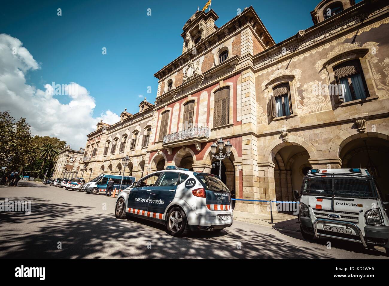 Barcelona, Spain. 10th October 2017. Catalan armed 'Mossos d'Esquadra ...