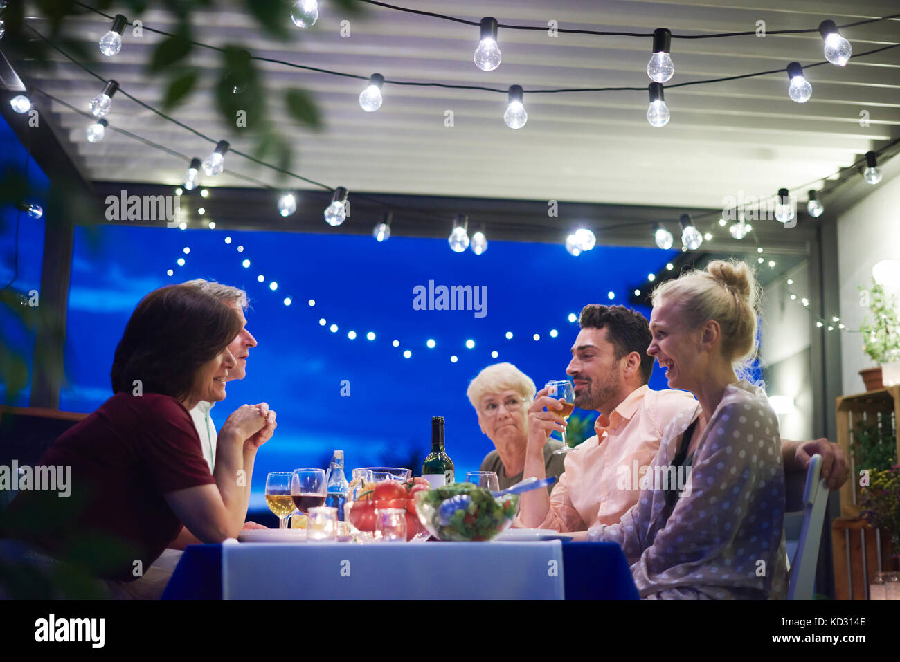 People laughing at dinner table hi-res stock photography and images - Alamy