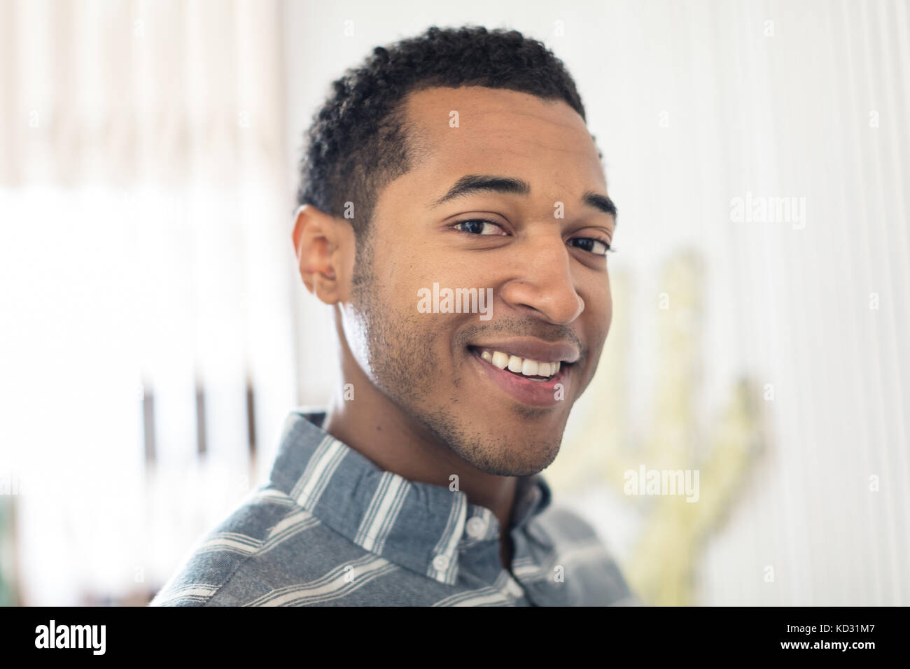 Person workplace head and shoulders hi-res stock photography and images ...