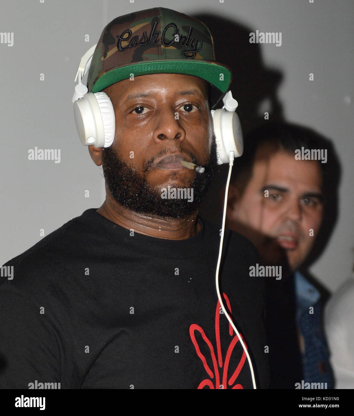 FORT LAUDERDALE, FL - FEBRUARY 19: Talib Kweli preforms onstage while ...