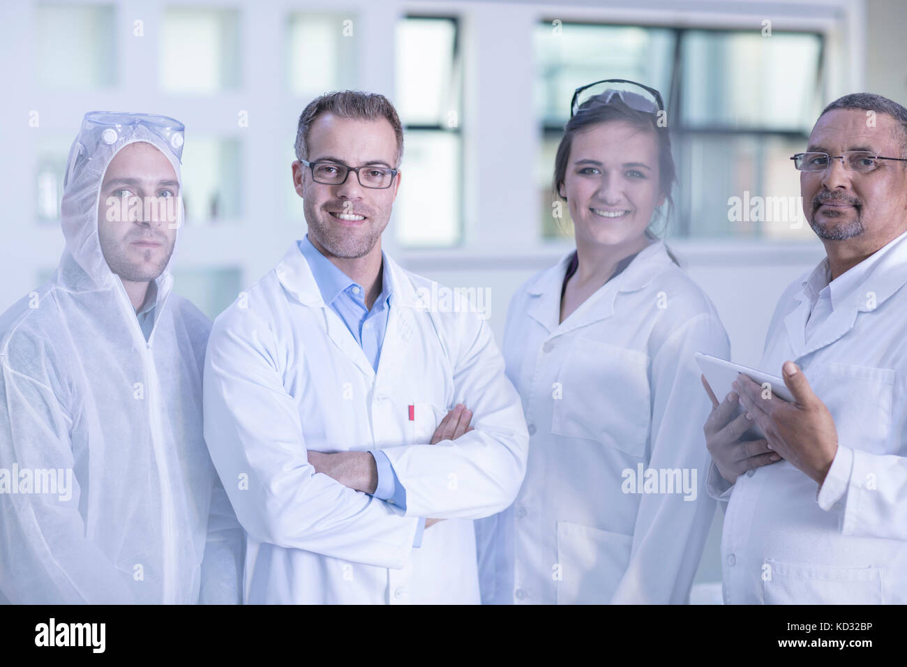 Laboratory workers hi-res stock photography and images - Alamy