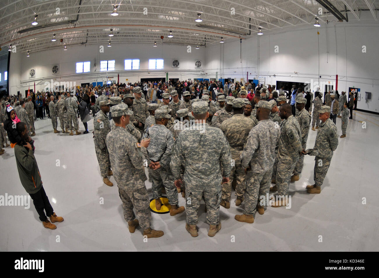 Family and friends of U.S. Soldiers assigned to the 351st Aviation ...