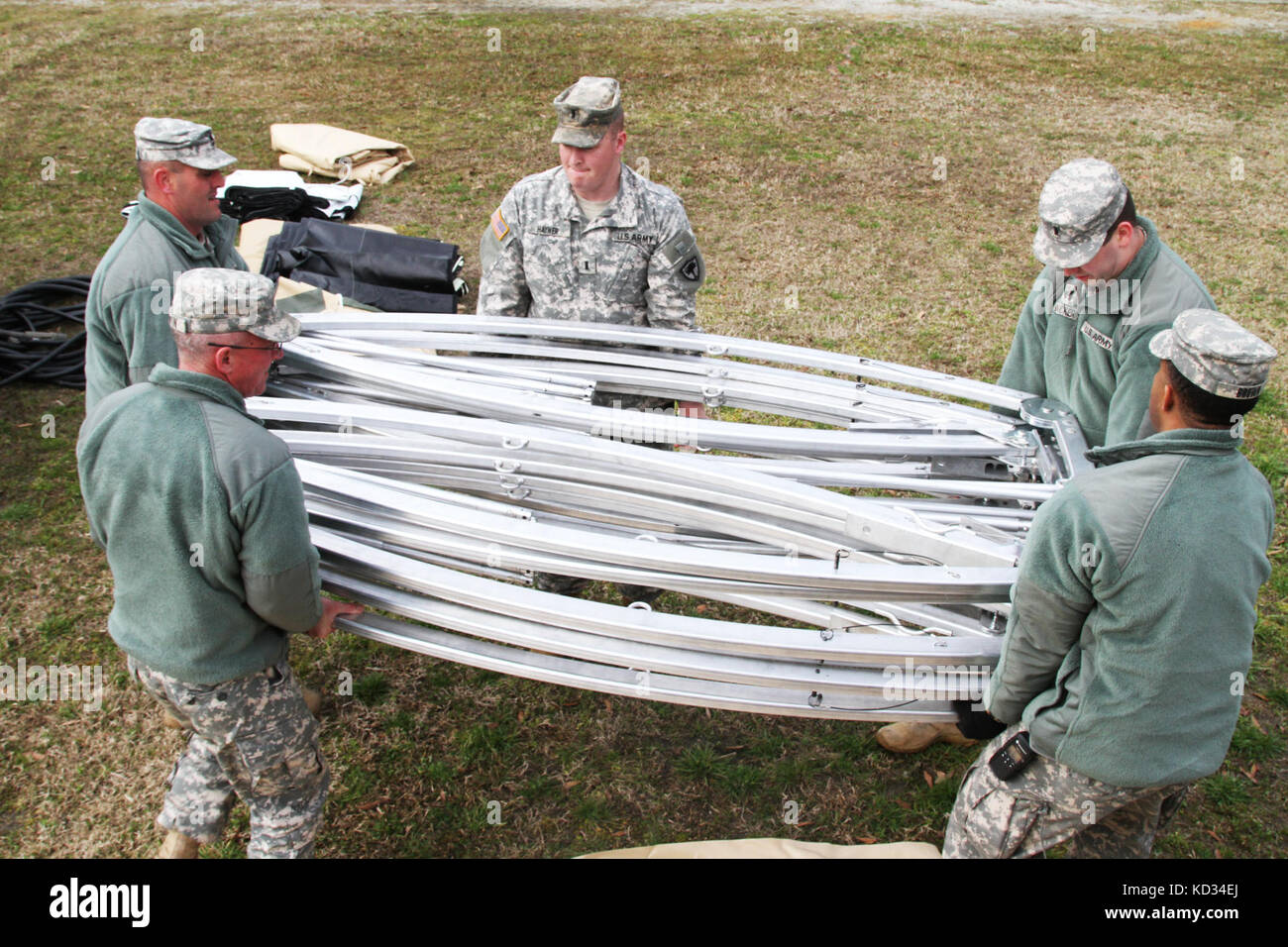 U.S. Army Soldiers from the 710th Explosive Hazardous Coordination Cell ...