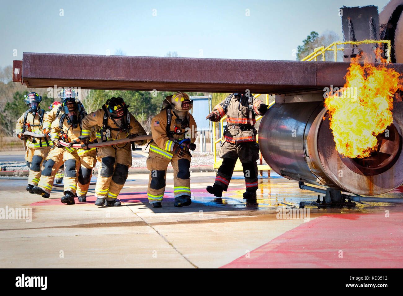 Soldiers with the 266th Engineer Detachment (Firefighters), S.C ...