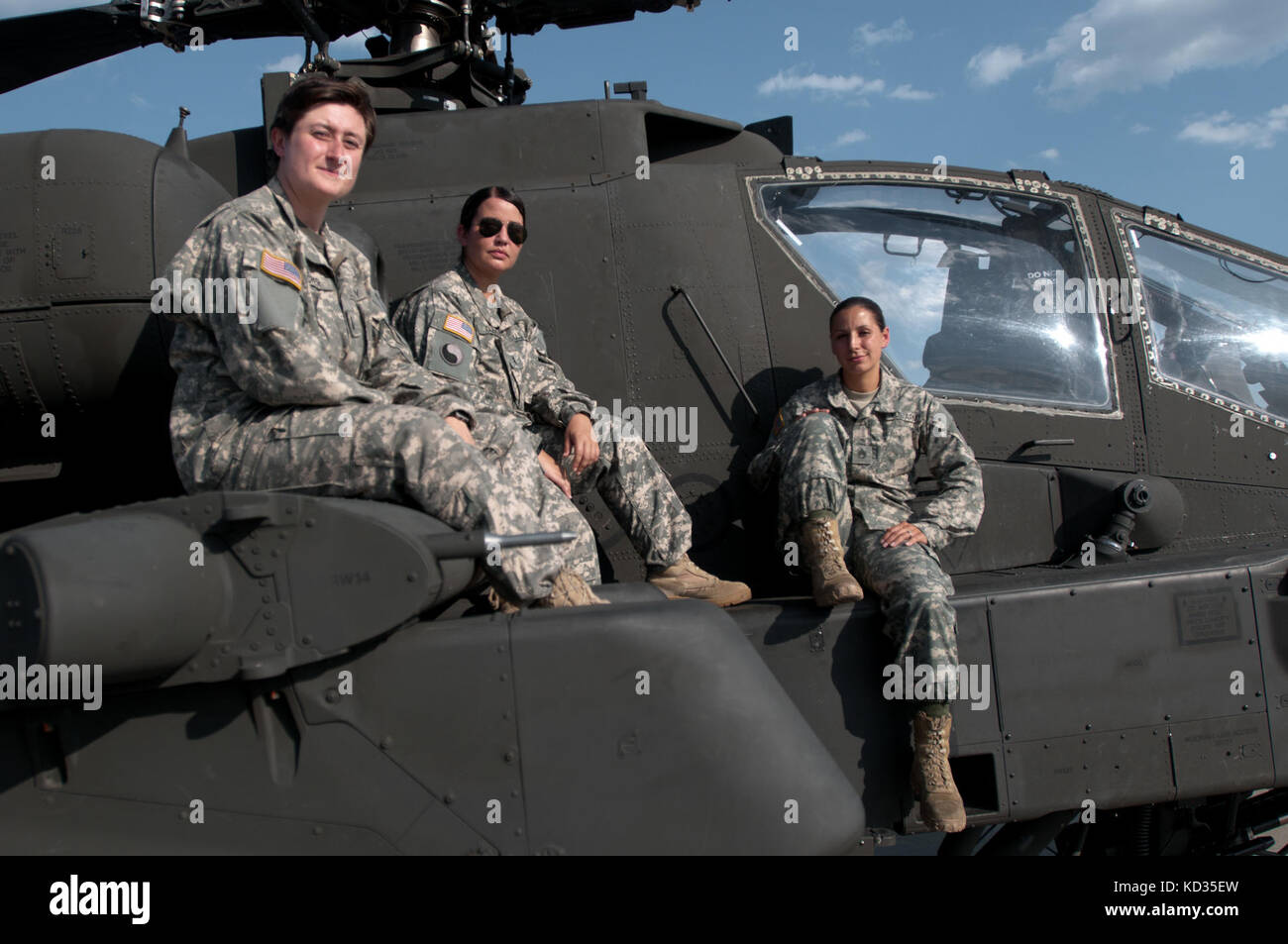 U.S. Army Chief Warrant Officer Deborah Glenn, Company B, 1-151st ...