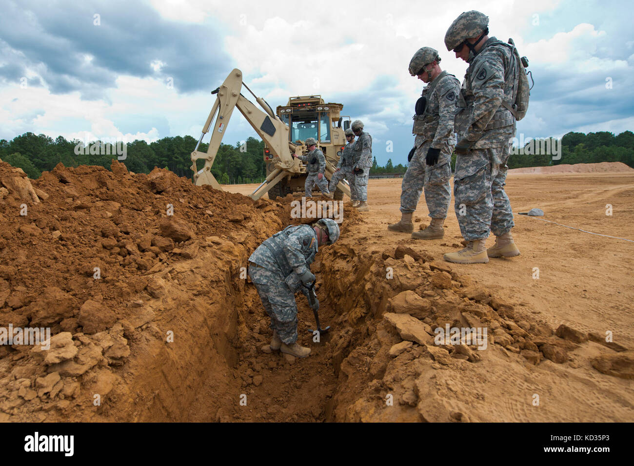 U.S. Army Soldiers assigned to the 124st Engineer Company (horizontal ...