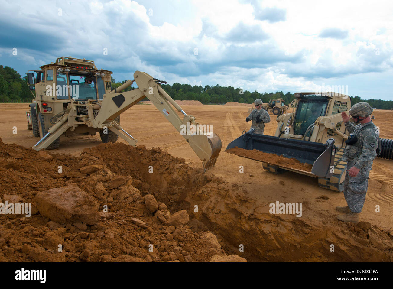 U.S. Army Soldiers assigned to the 124st Engineer Company (horizontal ...