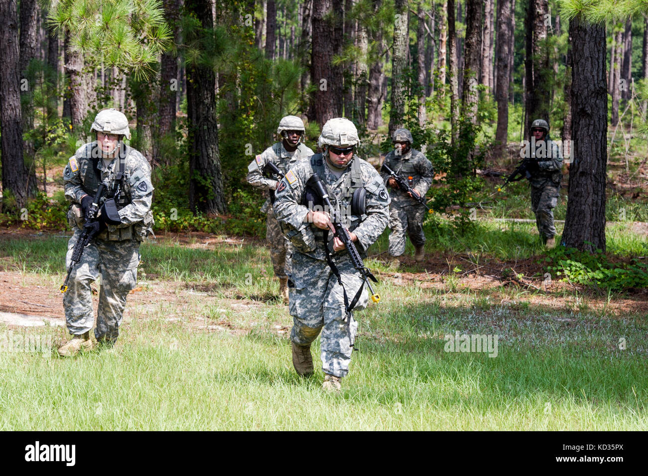 U.S. Army combat engineers assigned to the 1220th Engineer Company from ...