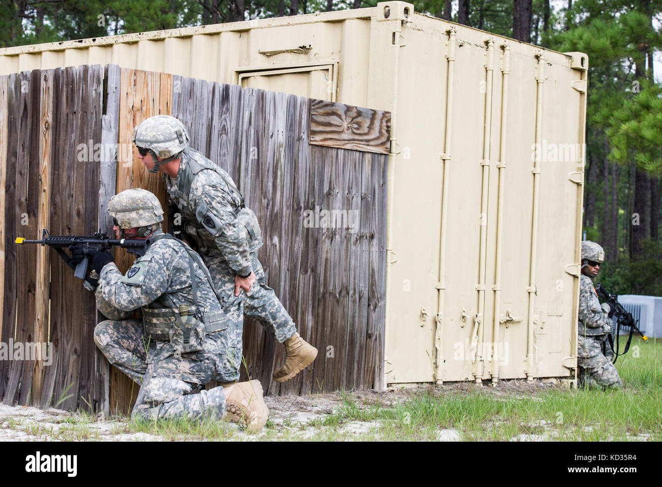 U.S. Army combat engineers assigned to the 1220th Engineer Company from ...