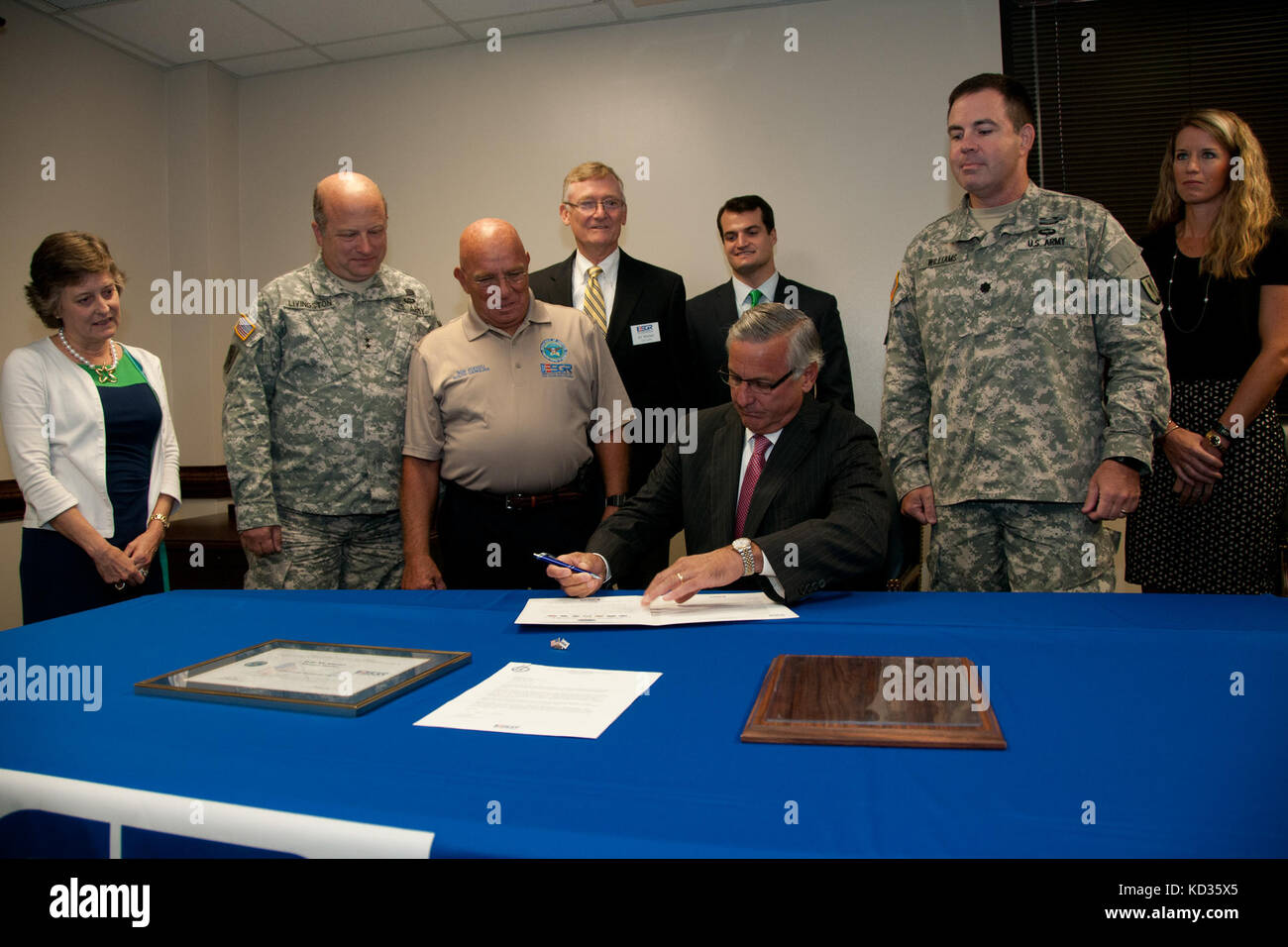 U.S. Army Maj. Gen. Robert E. Livingston, Jr., the adjutant general for ...
