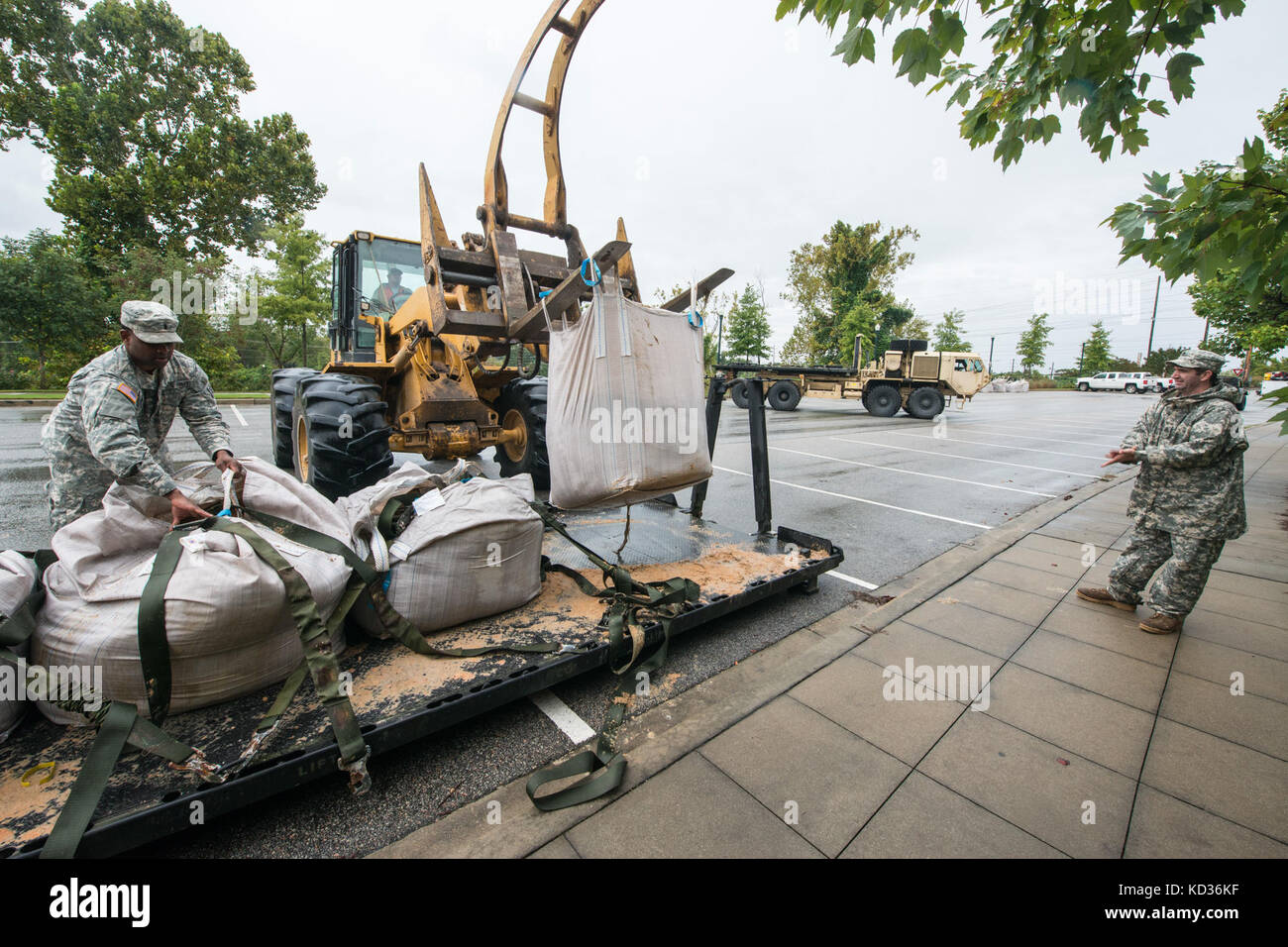 U.S. Soldiers from the Alpha Company, 218th Brigade Support Battalion ...