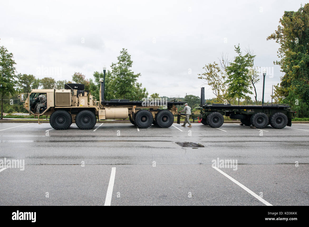 U.S. Soldiers from the Alpha Company, 218th Brigade Support Battalion ...