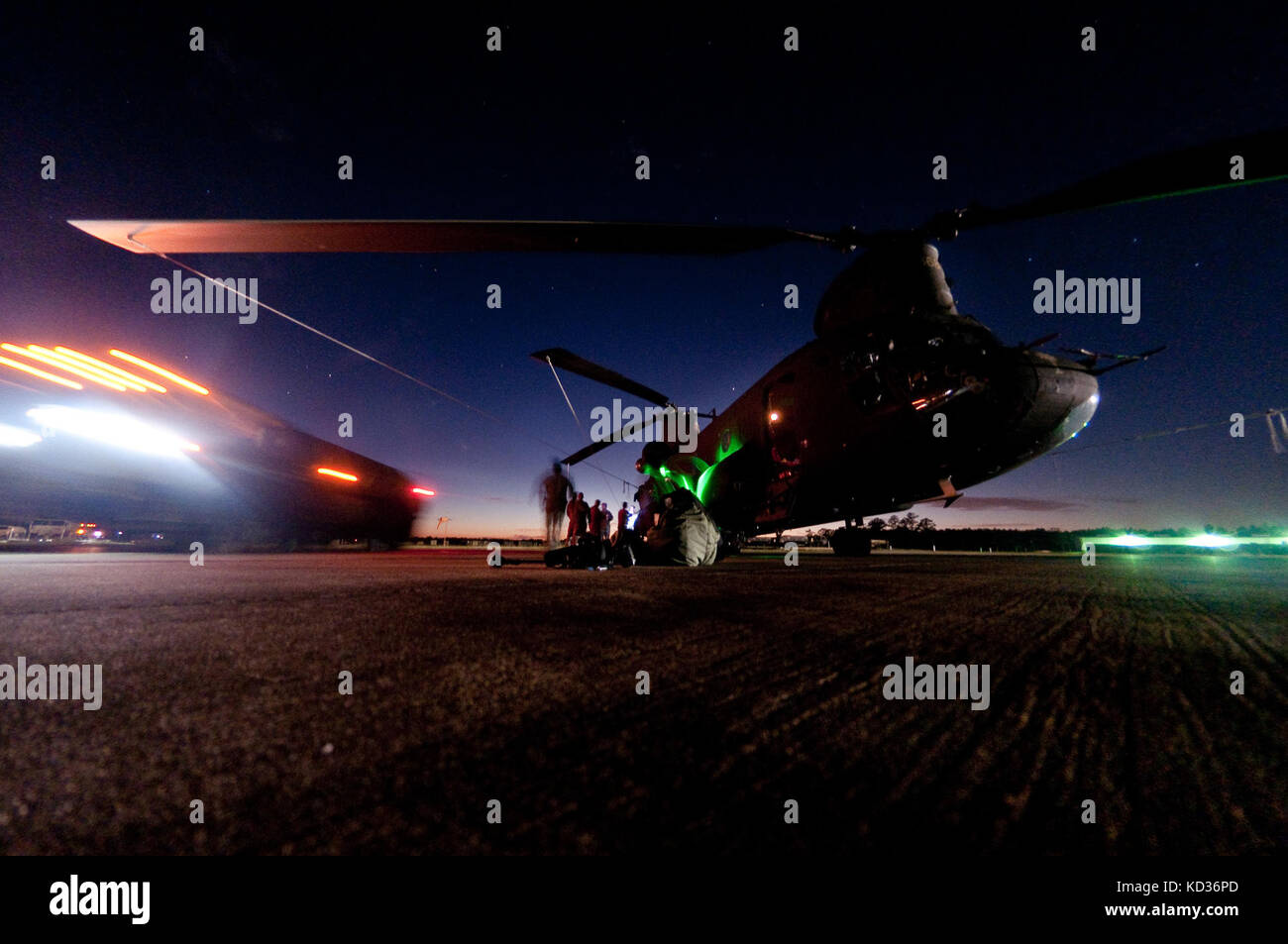 U.S. Soldiers from the Detachment 1, Company B, 2-238th Aviation ...