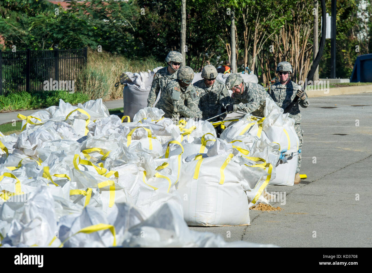 U.S. Soldiers from the 2-238th General Support Aviation Battalion ...