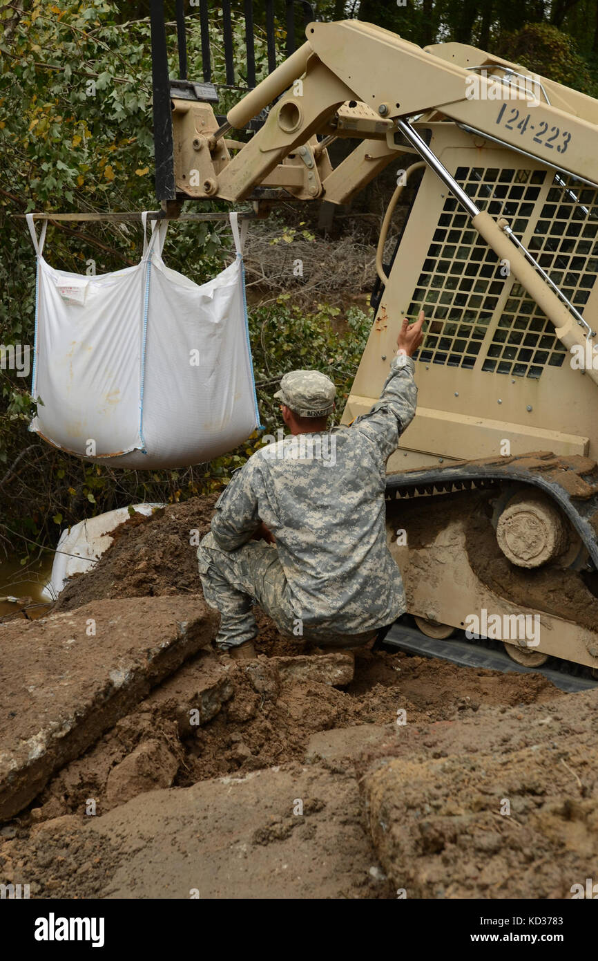 Sandbag placement hi-res stock photography and images - Alamy
