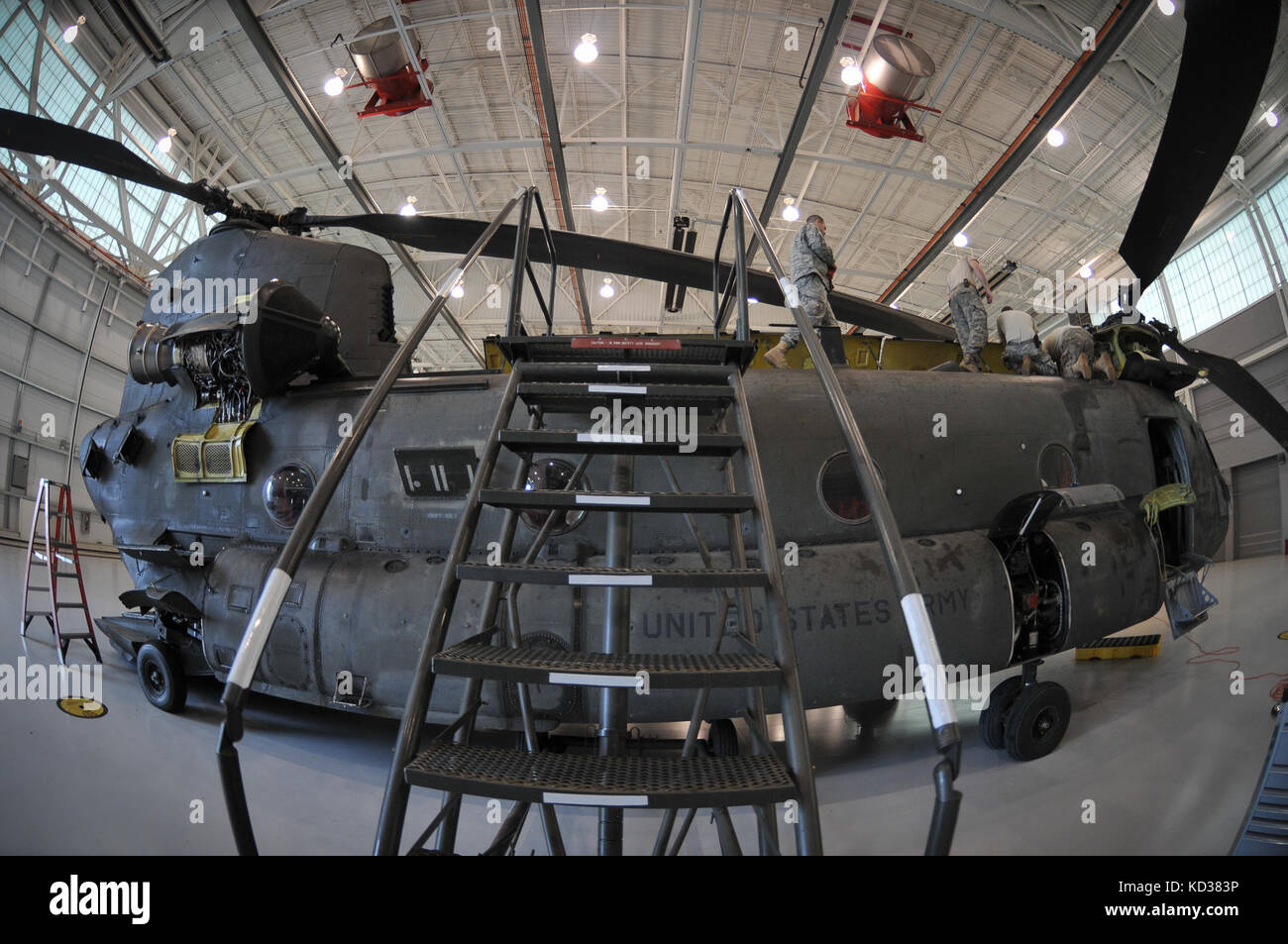 U.S. Soldiers from Detachment 1, Company B, 2-238th Aviation, General ...