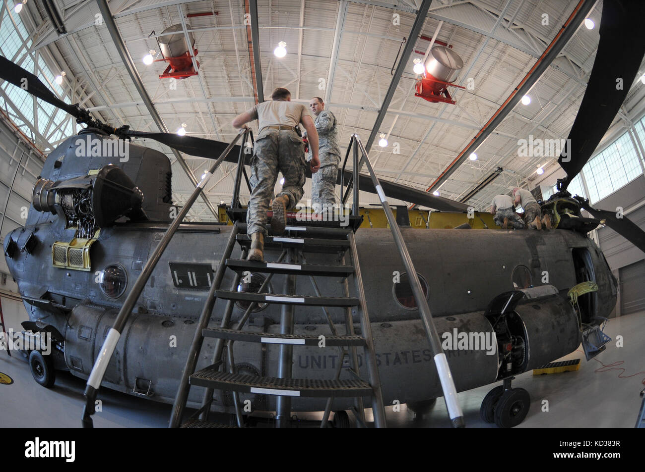 U.S. Soldiers from Detachment 1, Company B, 2-238th Aviation, General ...