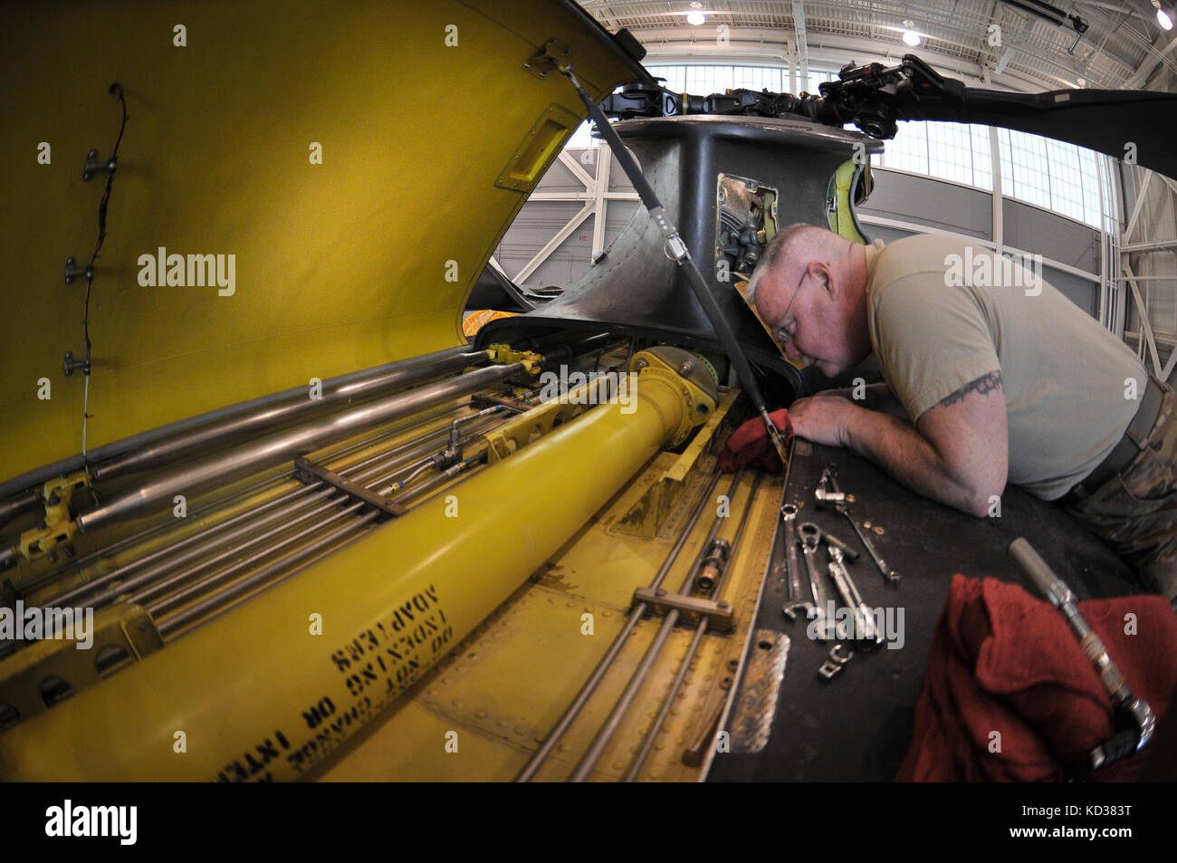 U.S. Soldiers from Detachment 1, Company B, 2-238th Aviation, General ...