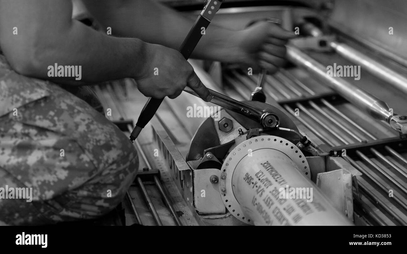 U.S. Soldiers from Detachment 1, Company B, 2-238th Aviation, General ...