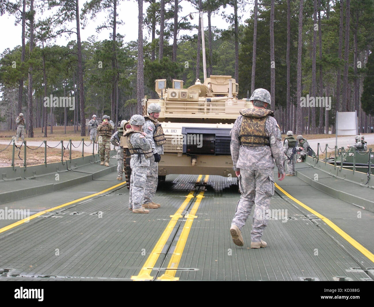U.S. Soldiers in the 125th Multi-Role Bridge Company, South Carolina ...