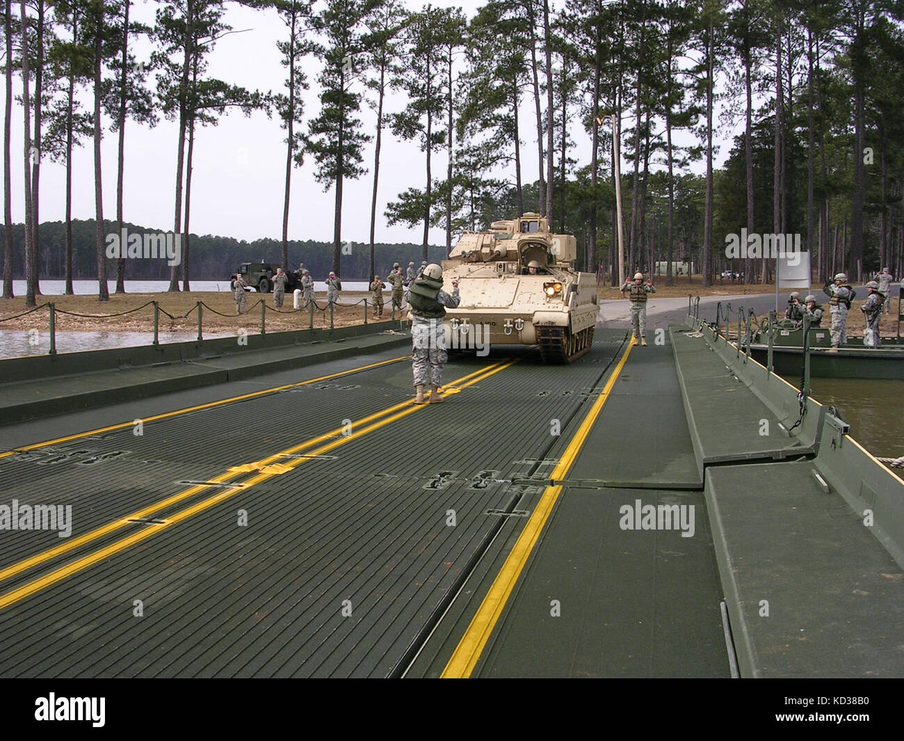 U.S. Soldiers in the 125th Multi-Role Bridge Company, South Carolina ...