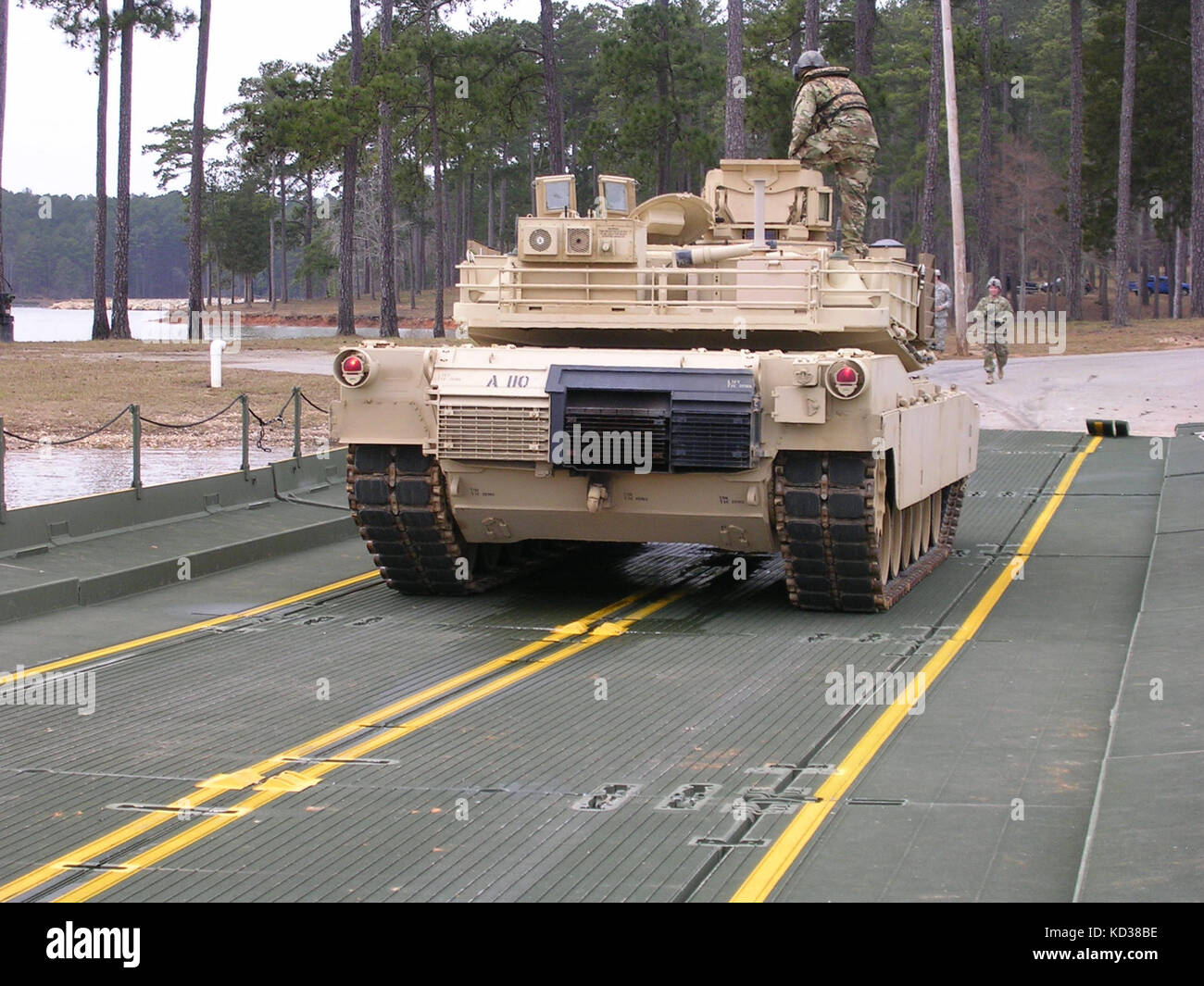 U.S. Soldiers in the 125th Multi-Role Bridge Company, South Carolina ...