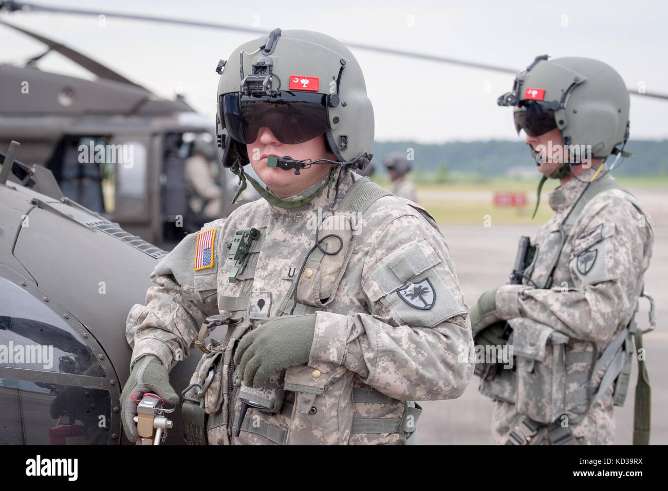 A uh 60 black hawk crew chief hi-res stock photography and images - Alamy