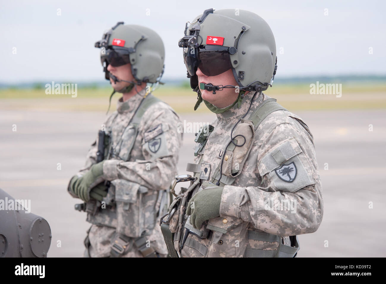 Black hawk crew chief hi-res stock photography and images - Alamy