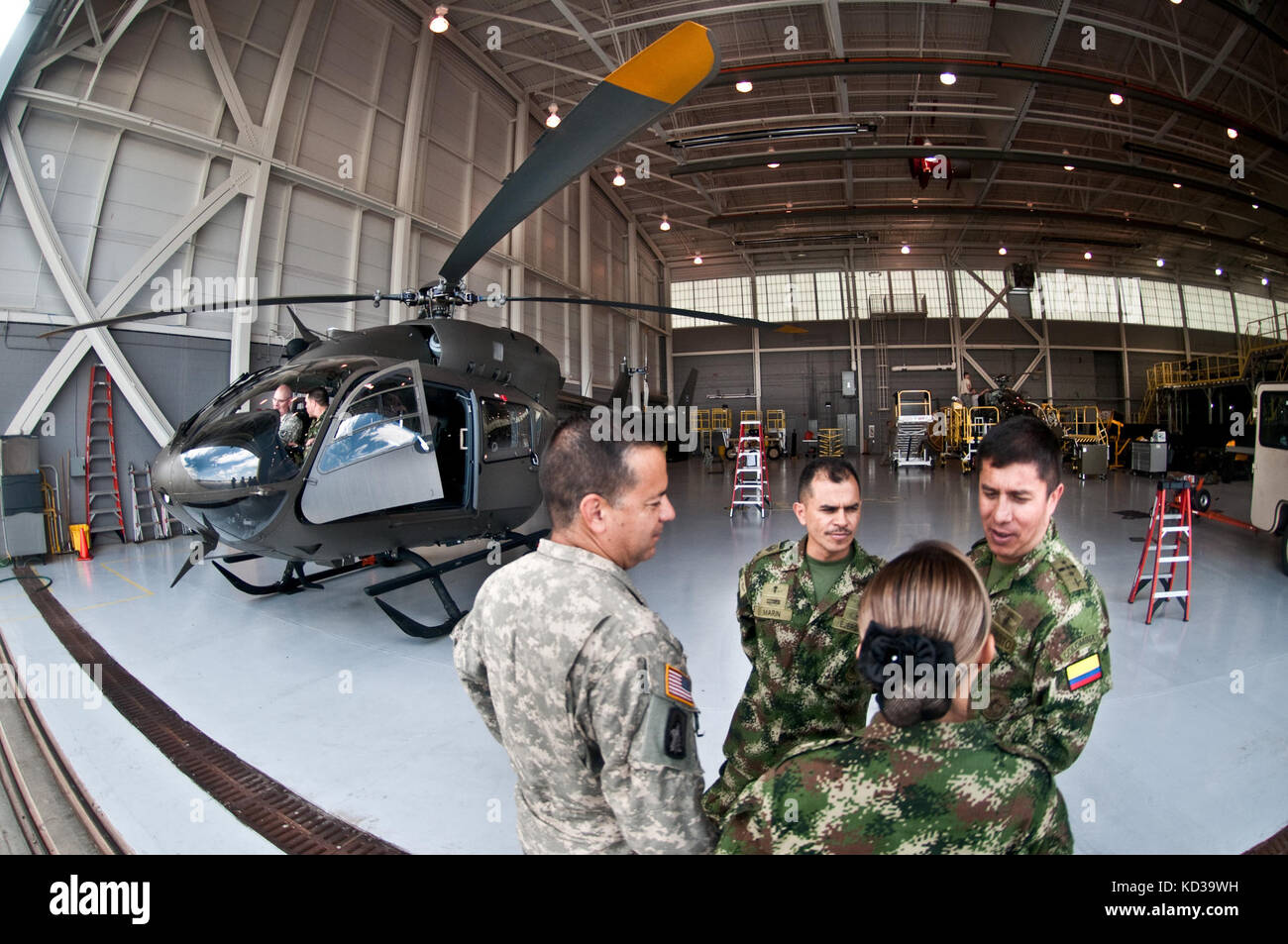 Military personnel exchange hi-res stock photography and images - Alamy