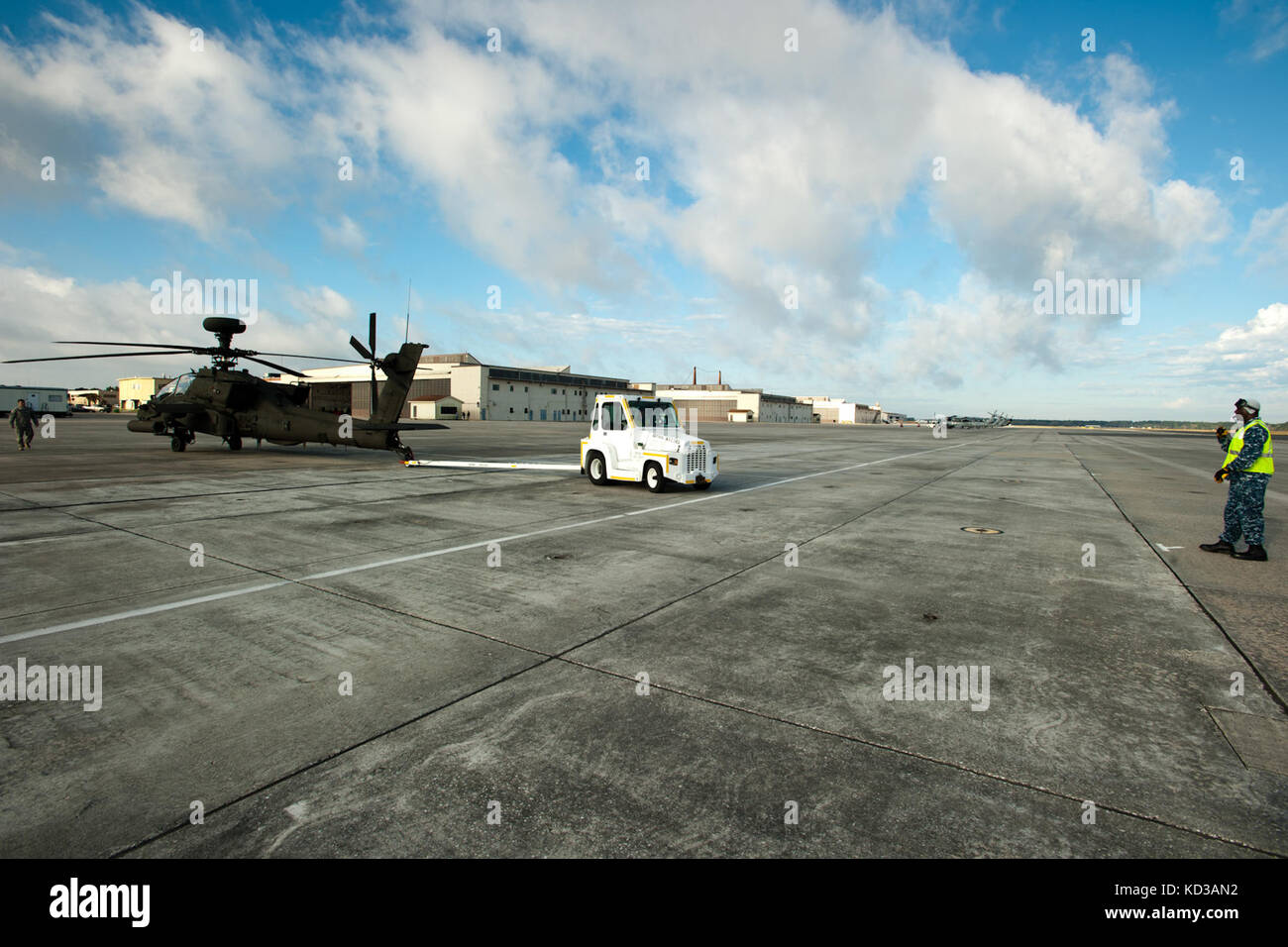 U.S. Sailors tow a U.S. Army AH-64D Apache assigned to 151 Attack ...
