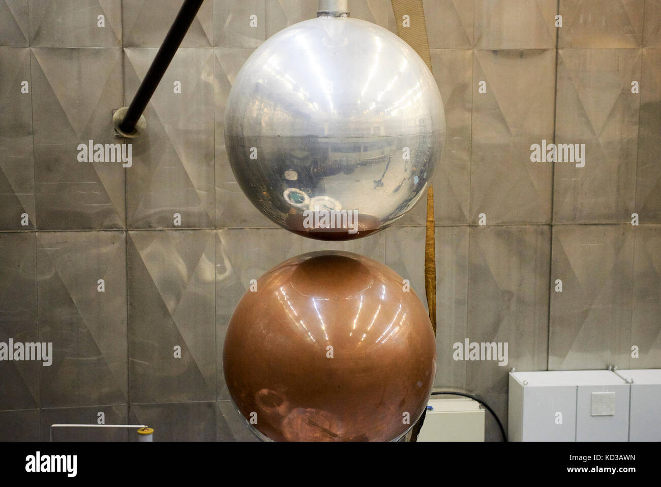 Metal electricity experiment hi-res stock photography and images - Alamy