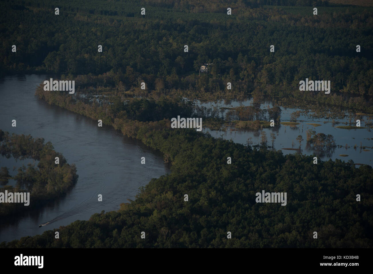 Water levels continue to rise near Georgetown, S.C., 9 Oct., 2015. The ...