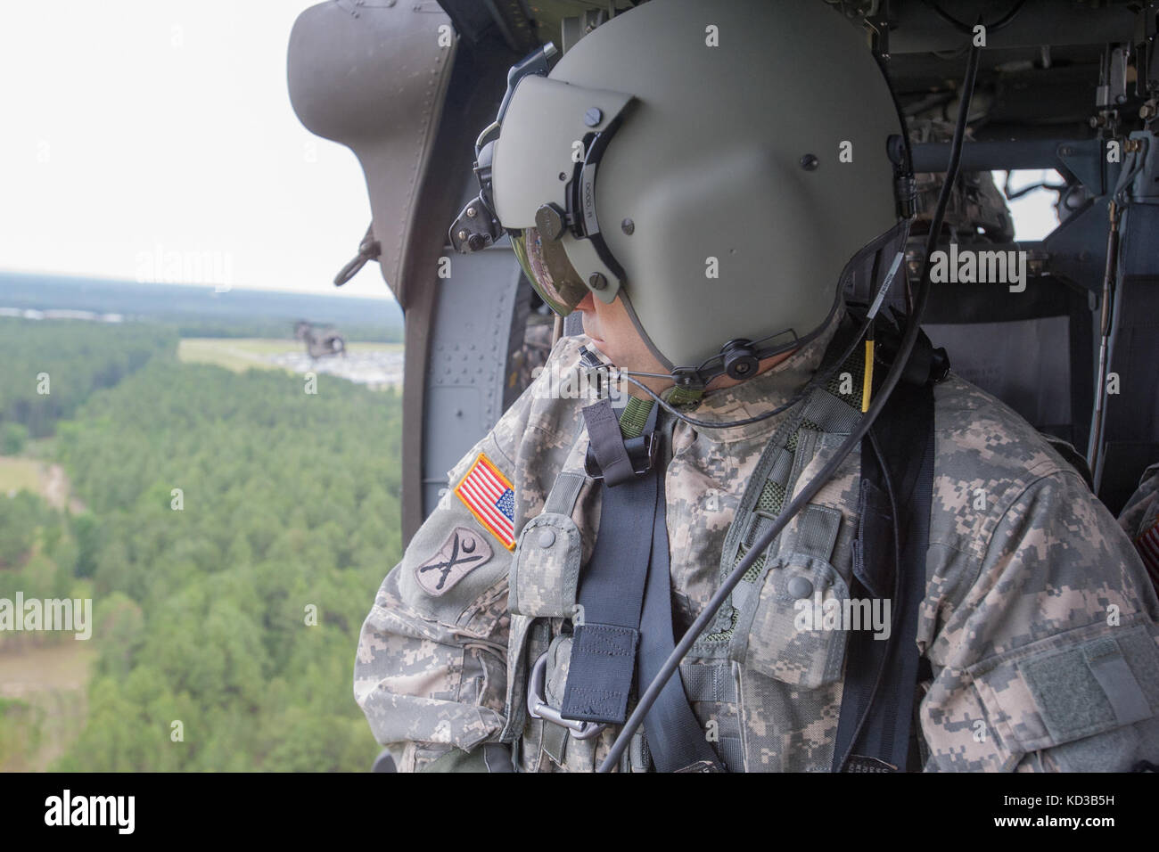 Basic combat training graduation hi-res stock photography and images ...