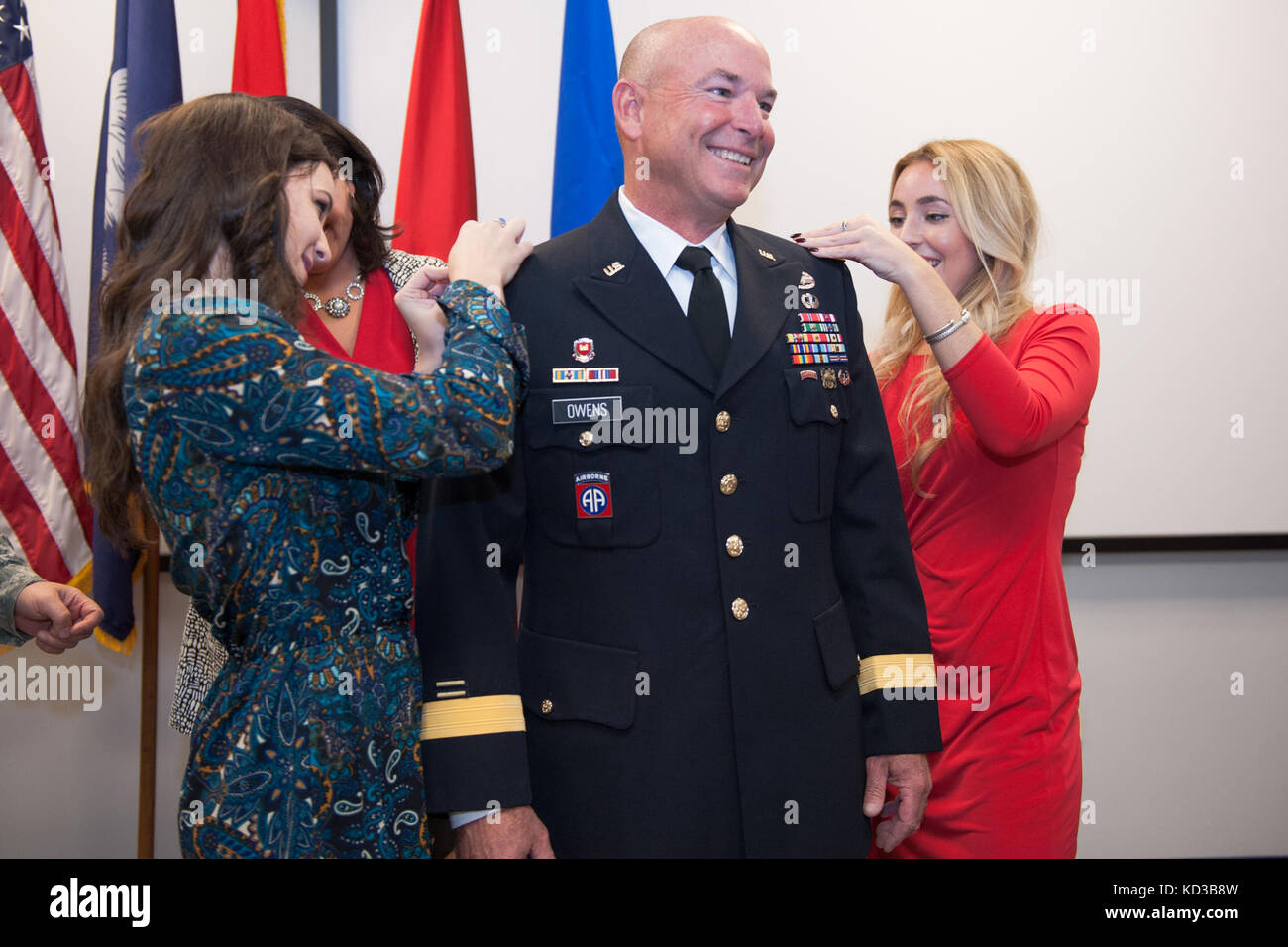 Army pinning ceremony hi-res stock photography and images - Alamy